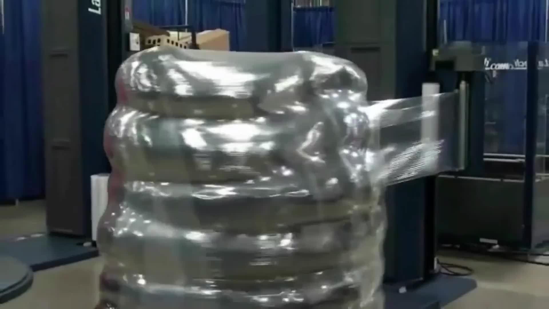 Semi-Automatic Stretch Wrappers | Lantech